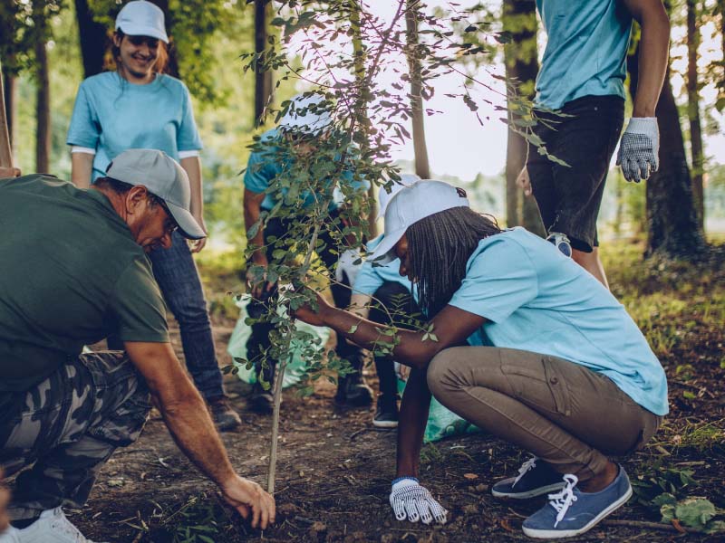 Help others, help yourself? Why volunteering can be good for you ...